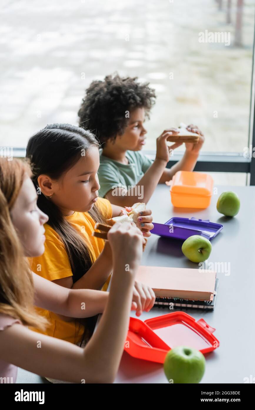 Children eating fruit, school hi-res stock photography and images - Alamy