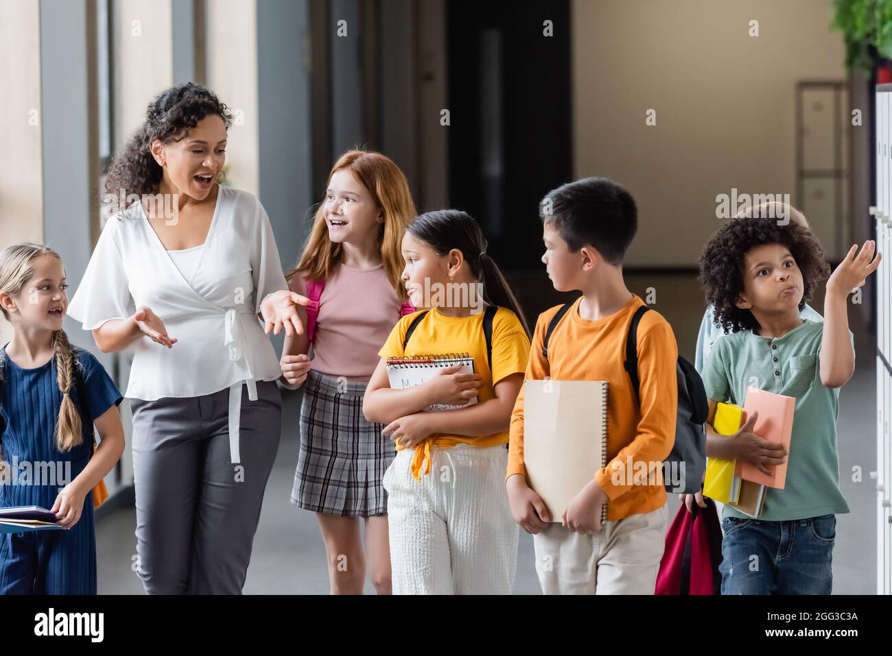 School girls books talking hi-res stock photography and images - Alamy