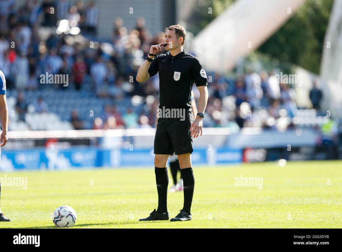 Leigh doughty referee hi-res stock photography and images - Alamy