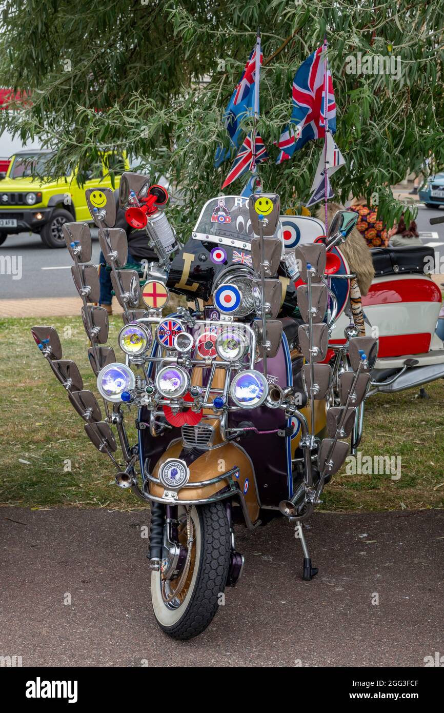 isle of wight scooter rally, ryde isle of wight, lambretta and vespa ...