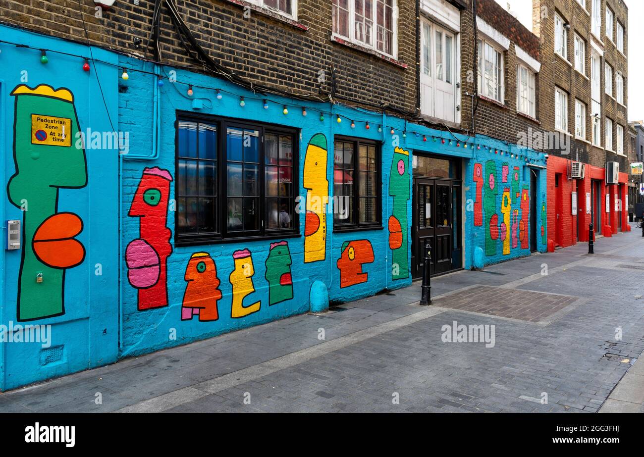 LONDON ARTISTIC AND CULTURAL AREA AROUND BRICK LANE CREATIVE DESIGNS ...