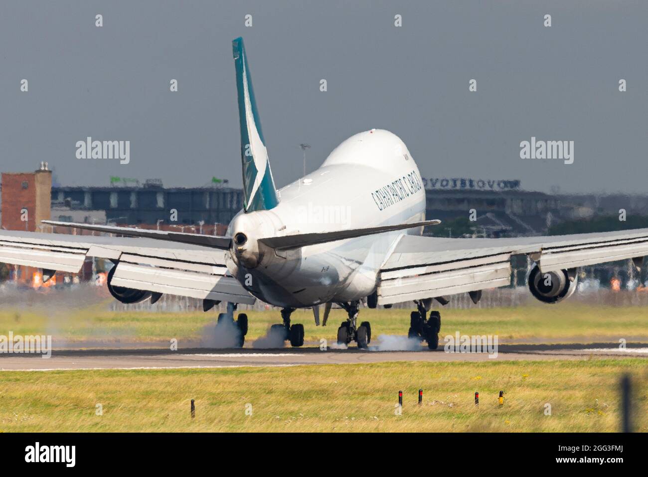 Boeing 747 cargo airliner freighter hi-res stock photography and images ...