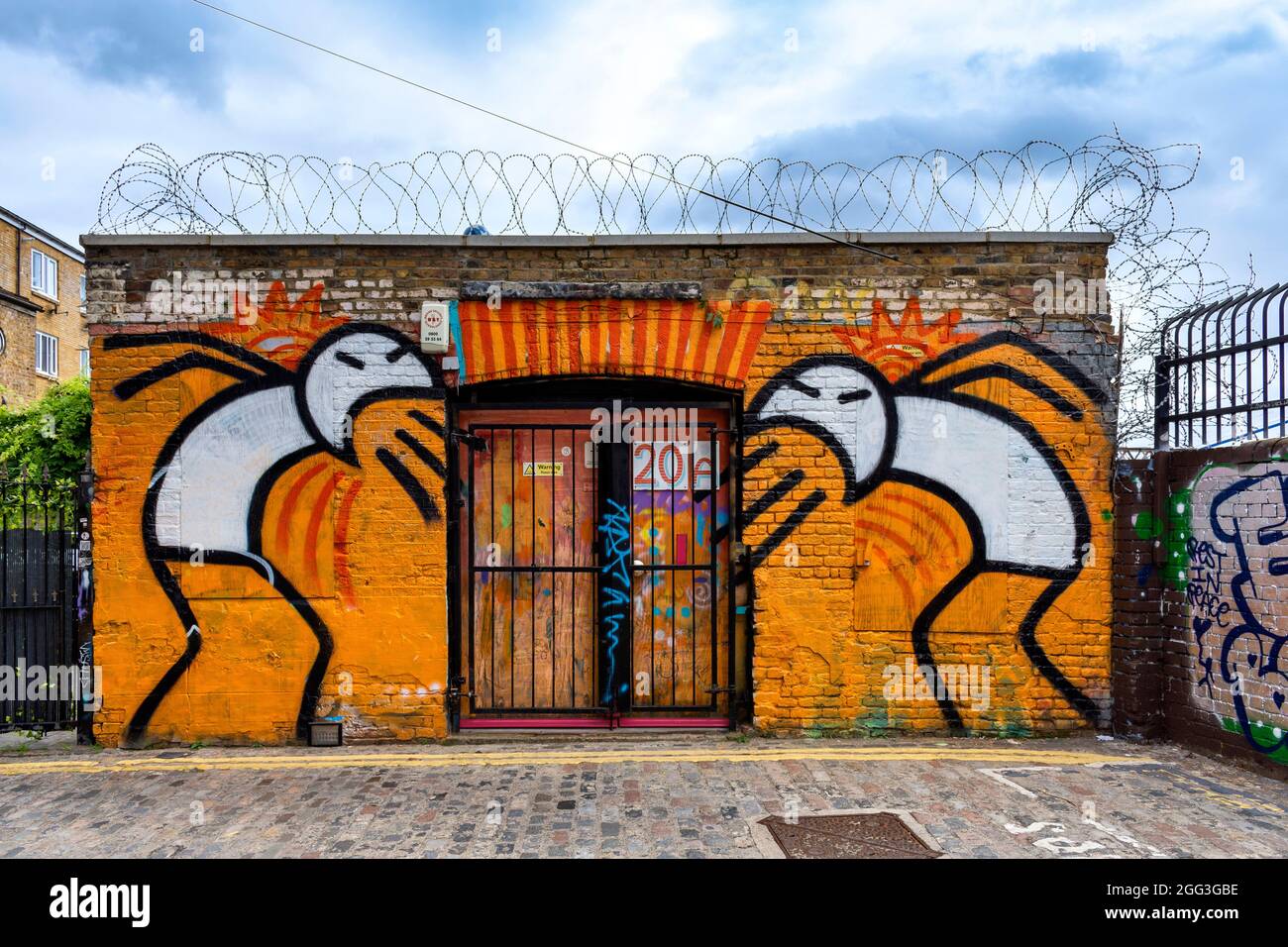 LONDON ARTISTIC AND CULTURAL AREA AROUND BRICK LANE WITH CREATIVE ...