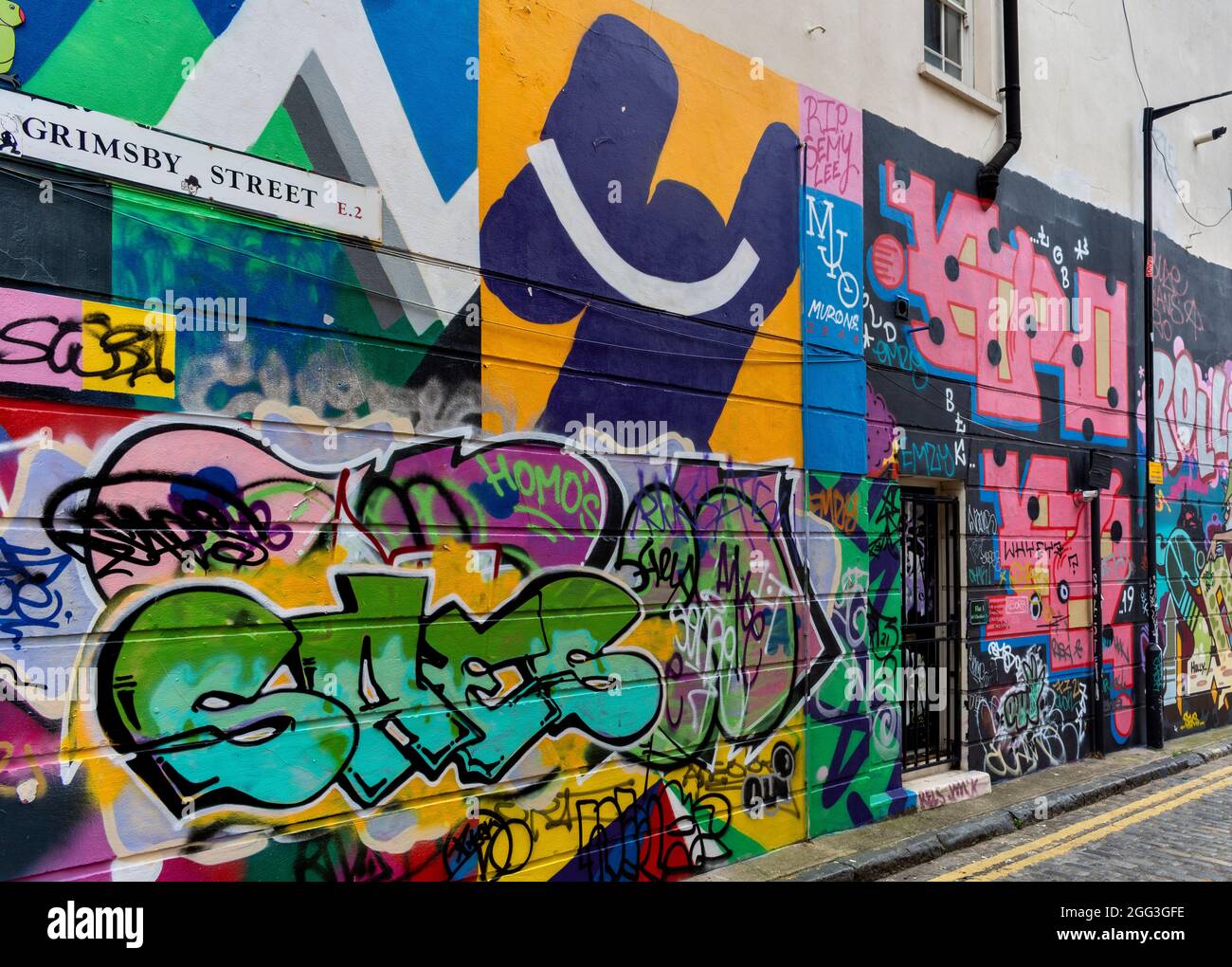 LONDON ARTISTIC AND CULTURAL AREA AROUND BRICK LANE WITH CREATIVE ...