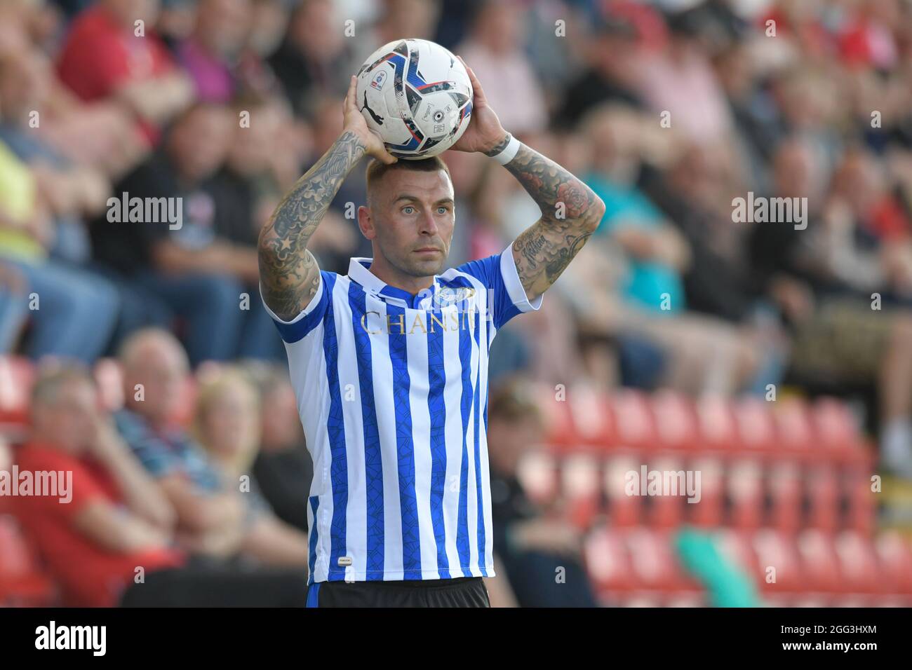 Jack Hunt #32 of Sheffield Wednesday takes a throw in Stock Photo - Alamy