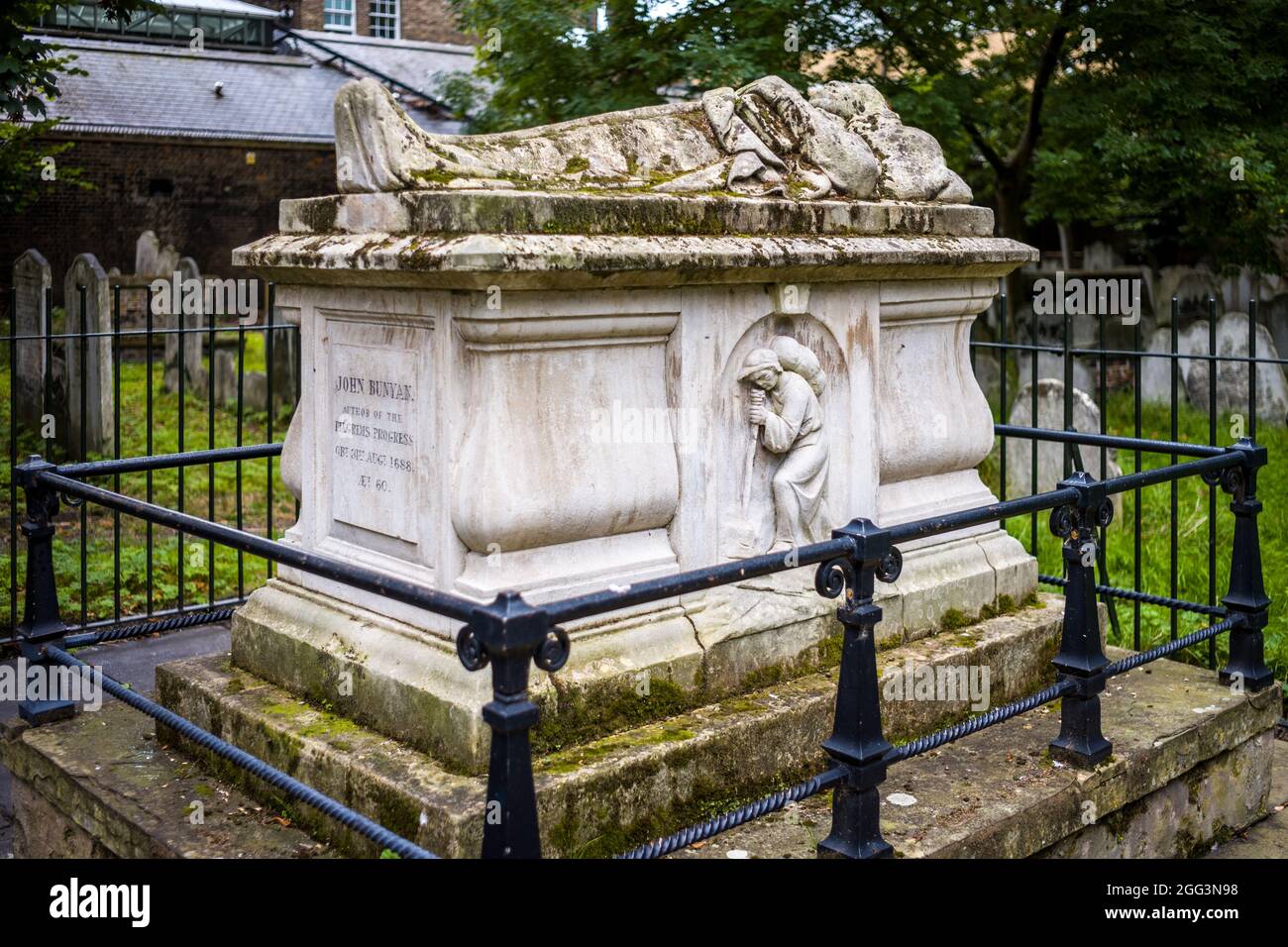 John bunyan tomb hi-res stock photography and images - Alamy