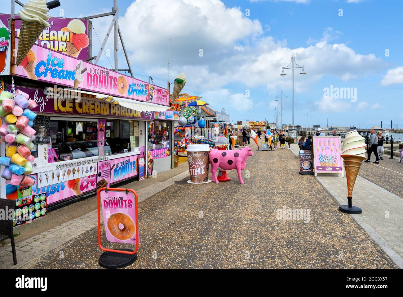 Lowestoft seafront promenade hi-res stock photography and images - Alamy