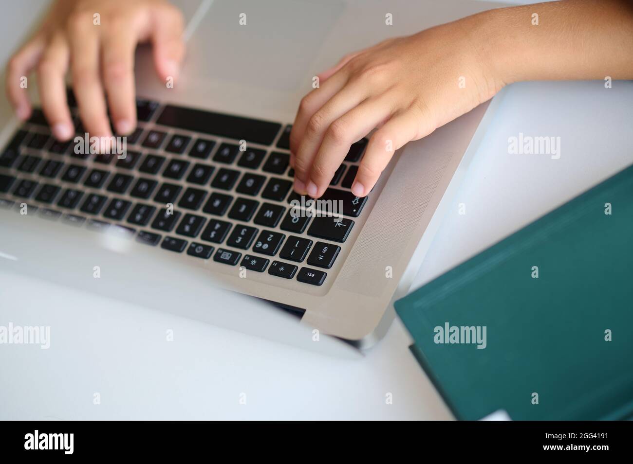 Child computer back view school hi-res stock photography and images - Alamy