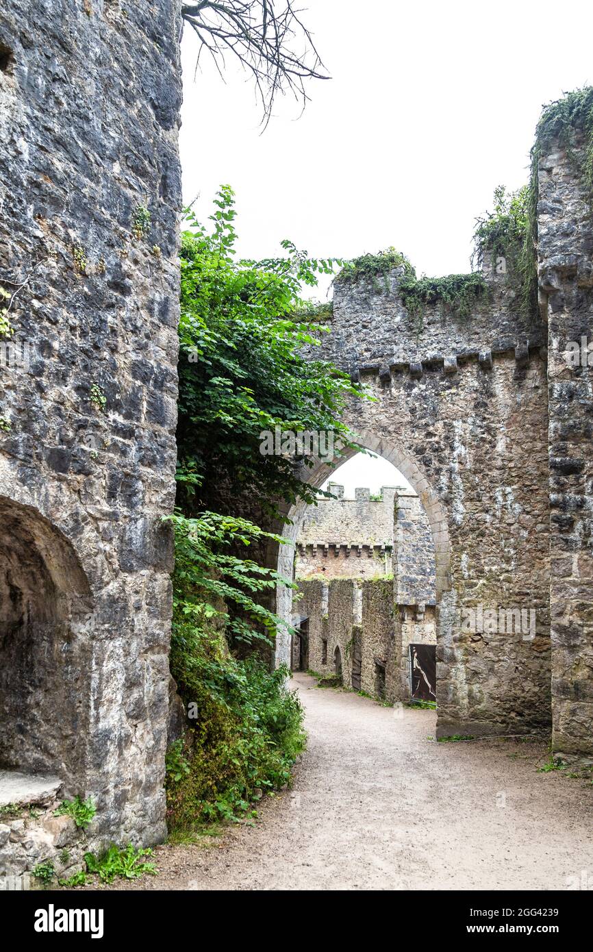 Run down medieval castle ruins hi-res stock photography and images - Alamy