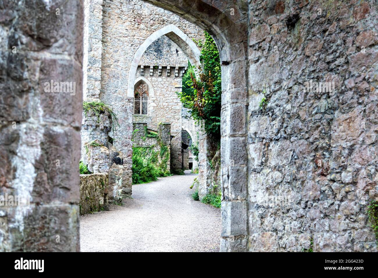 Medieval castle architecture hi-res stock photography and images - Alamy