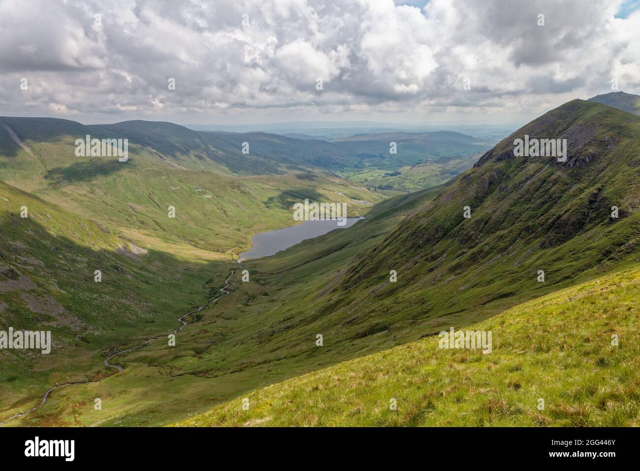 Kentmere Reservoir viewed from the Kentmere Horseshoe Stock Photo - Alamy