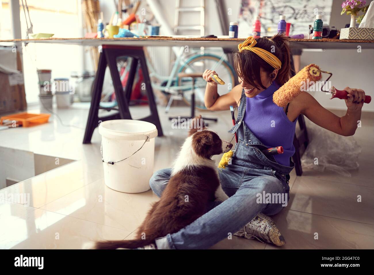 Woman artist drawing pet hi-res stock photography and images - Alamy