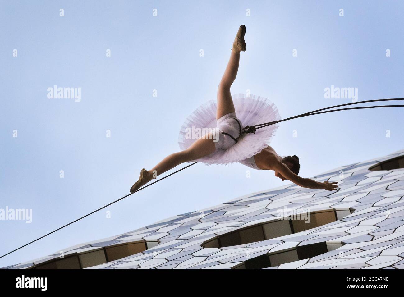 Aerial ballet hi-res stock photography and images - Alamy