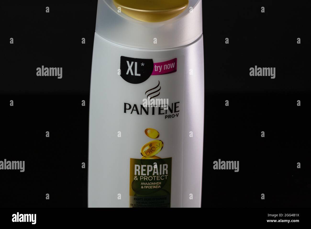 Pantene pro v shampoo hi-res stock photography and images - Alamy