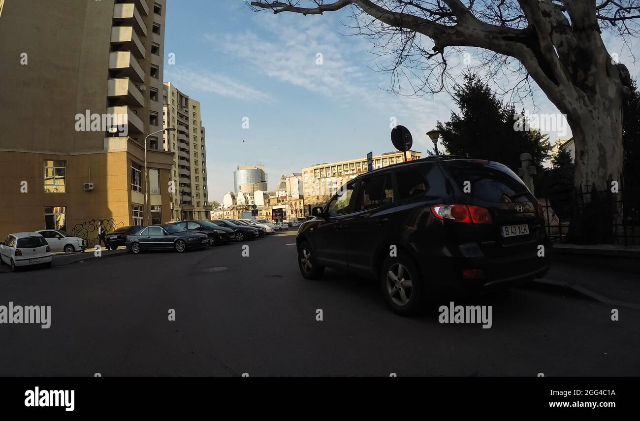 No traffic jam, no pollution, empty streets in downtown Bucharest ...