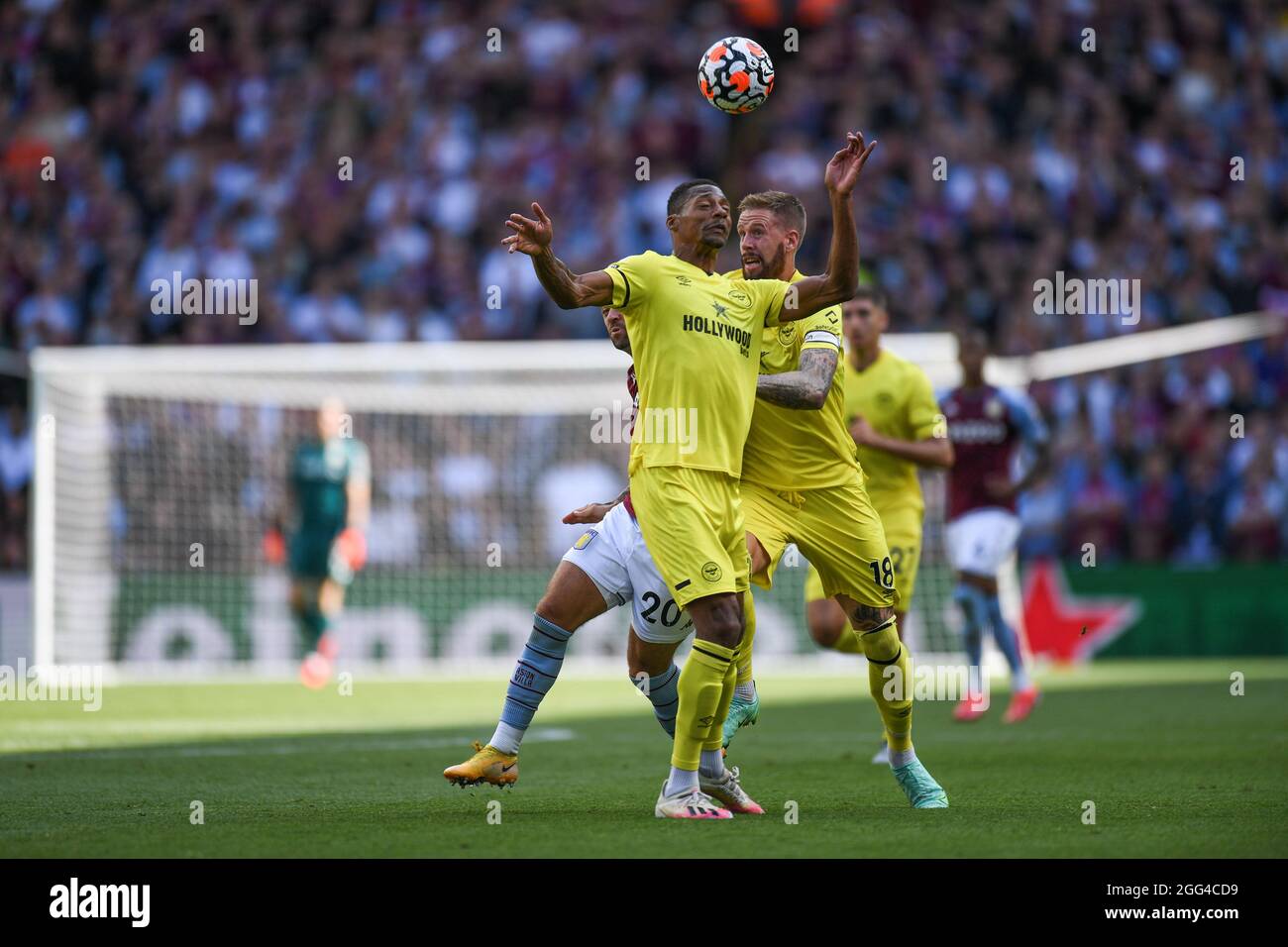 Ethan Pinnock #5 of Brentford wins the header Stock Photo - Alamy