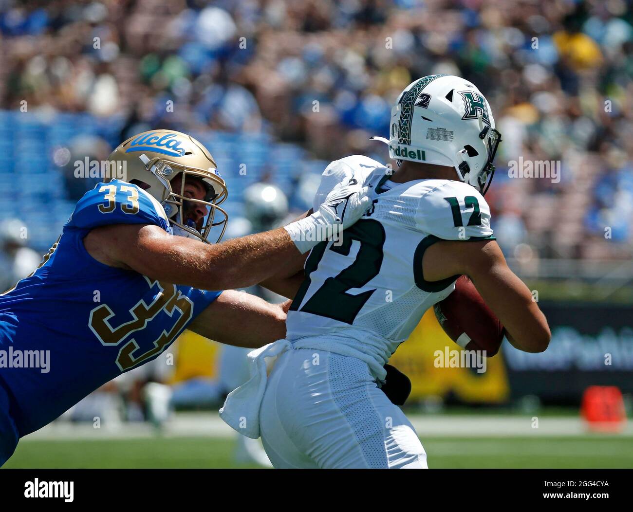 August 28, 2021 UCLA Bruins linebacker Bo Calvert #33 attempts to ...