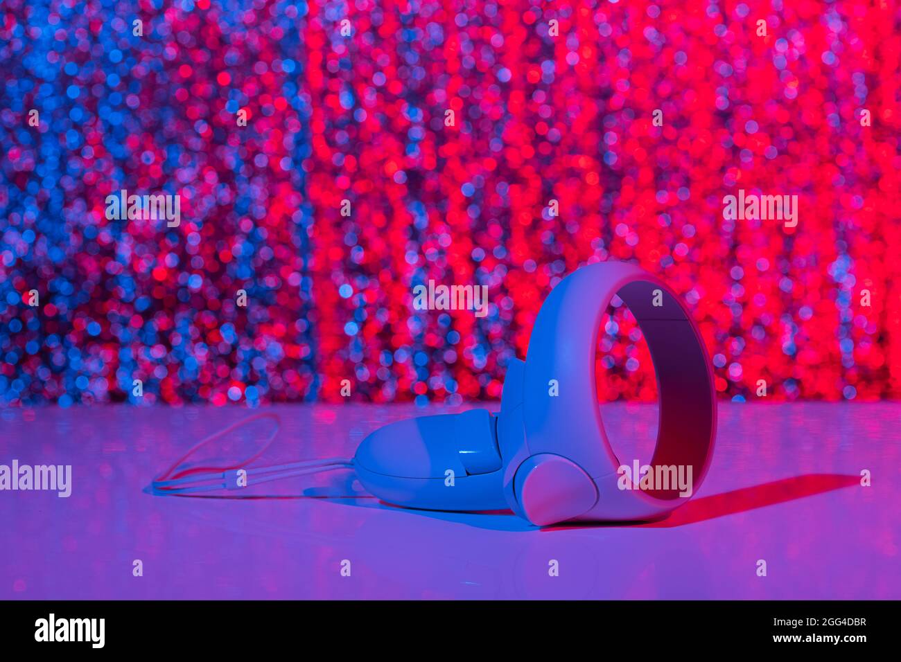 Virtual reality controllers for online and cloud gaming on white ...