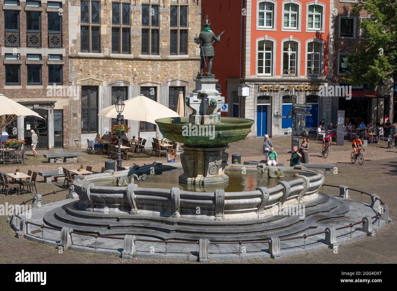 Aachen- Der Karlsbrunnen, auch Marktbrunnen, befindet sich auf dem ...