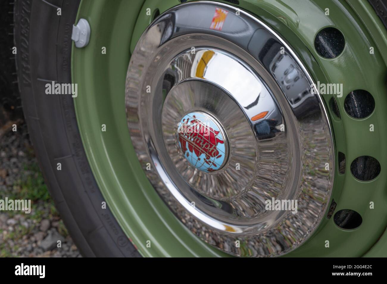 Rusty mercedes benz car hi-res stock photography and images - Alamy