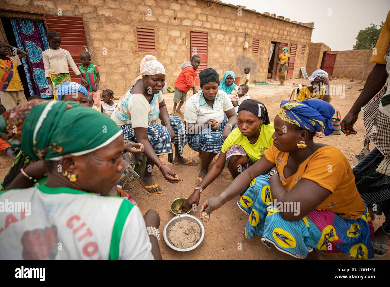 World refugee day meal hi-res stock photography and images - Alamy