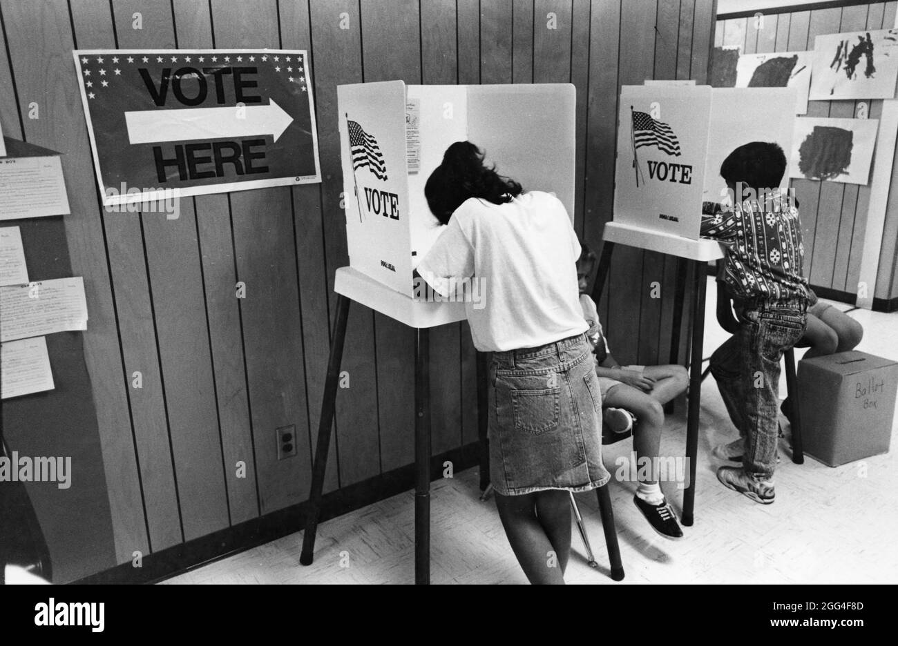 Mock election students hi-res stock photography and images - Alamy