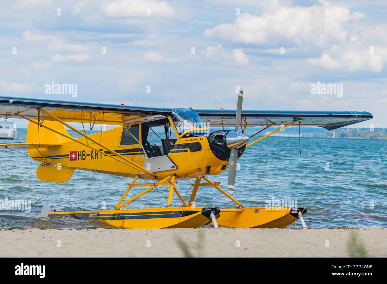 Piper cub seaplane hi-res stock photography and images - Alamy