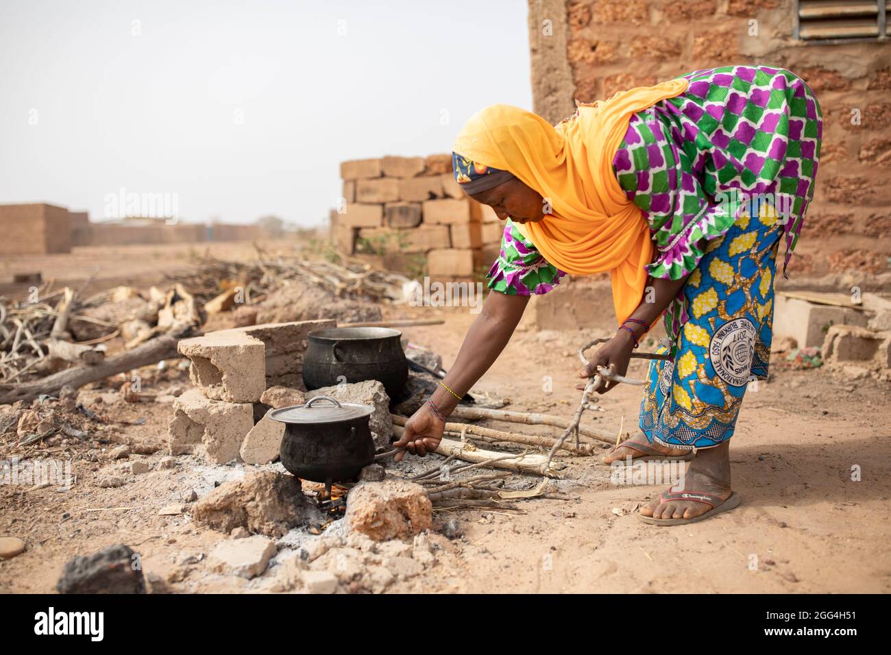 Rural cooking over a fire hi-res stock photography and images - Alamy
