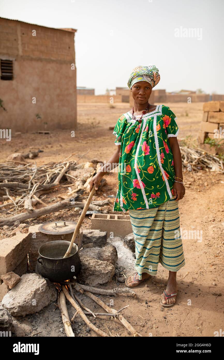 Rural cooking over a fire hi-res stock photography and images - Alamy