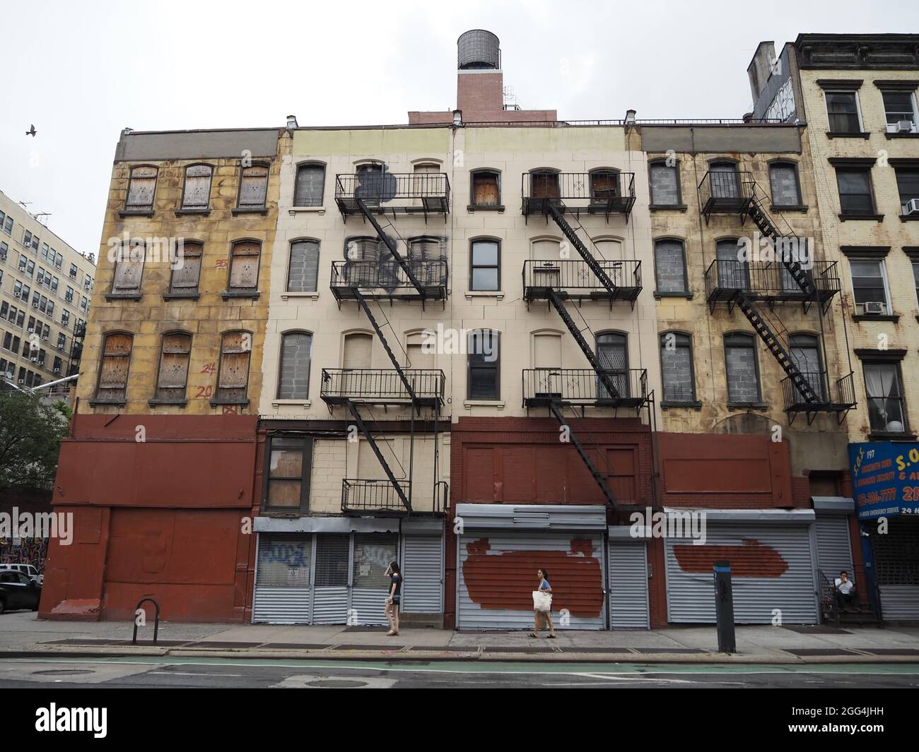 Rundown City Apartments 7,600+ Run Down Apartment Stock Photos,