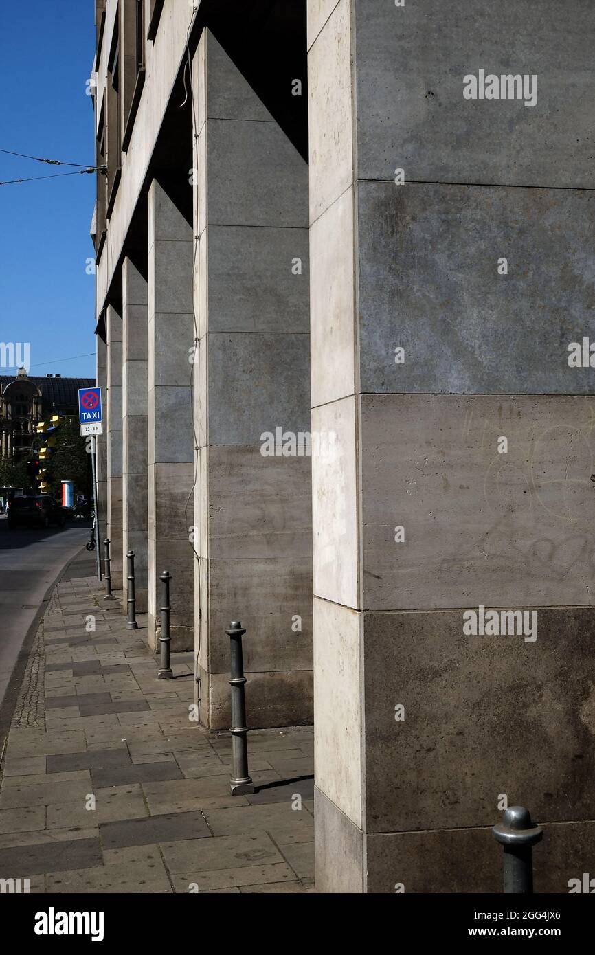 An architectural details of building exterior columns Stock Photo - Alamy