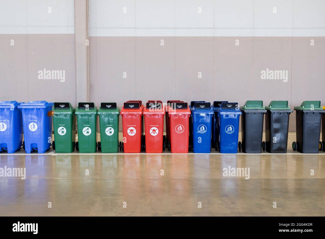 Red large wheelie bin hi-res stock photography and images - Alamy
