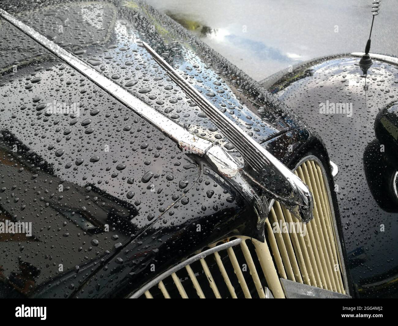 Wet retro car hi-res stock photography and images - Alamy