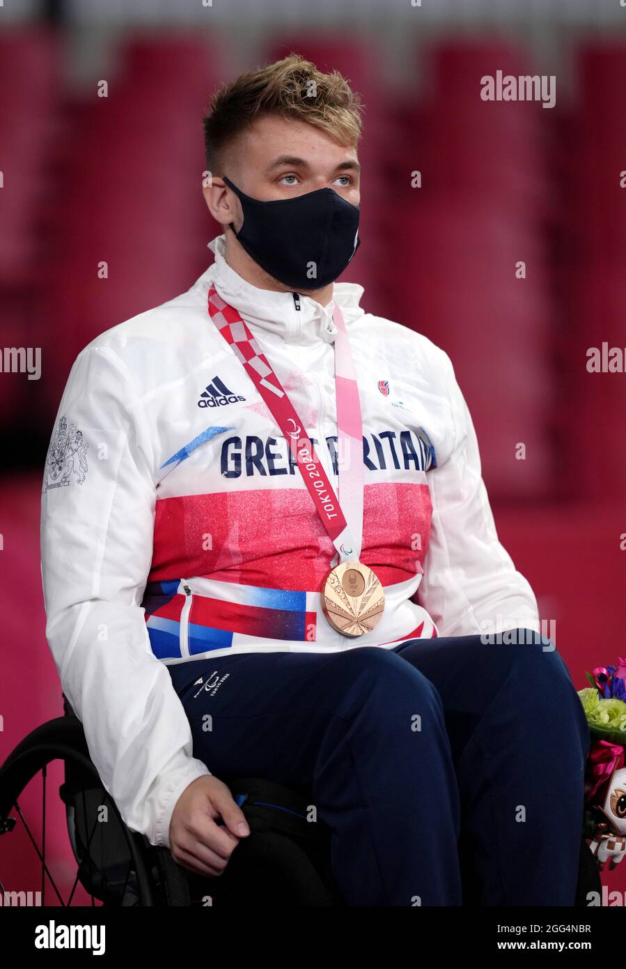 Great Britain's Jack Hunter Spivey cposes with his bronze medal on the ...
