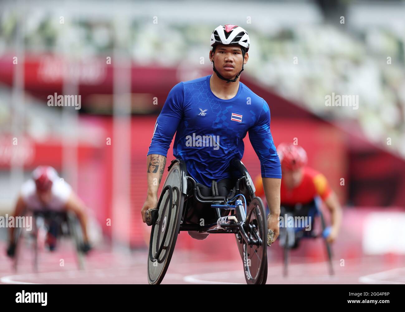 Heat of the 400m t54 at the olympic stadium hi-res stock photography and images - Alamy
