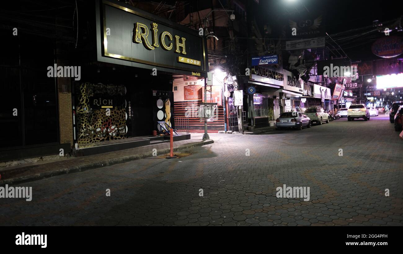 Rich street hi-res stock photography and images - Alamy