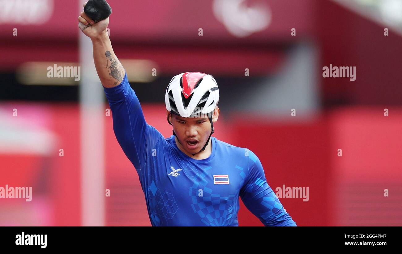 Heat of the 400m t54 at the olympic stadium hi-res stock photography and images - Alamy