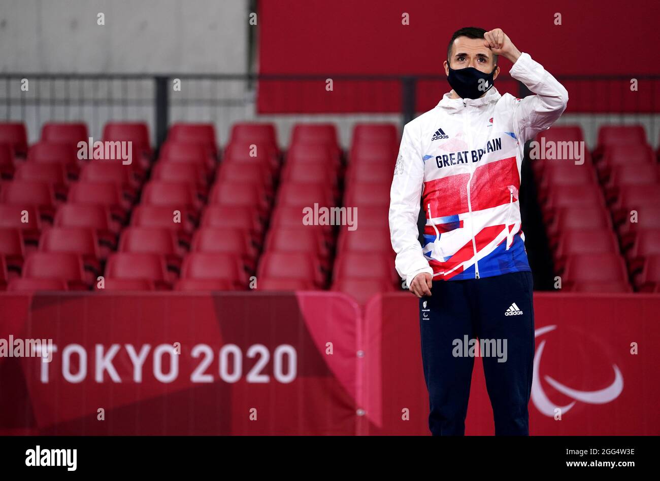 Great Britain's William Bayley poses with his silver medal after ...