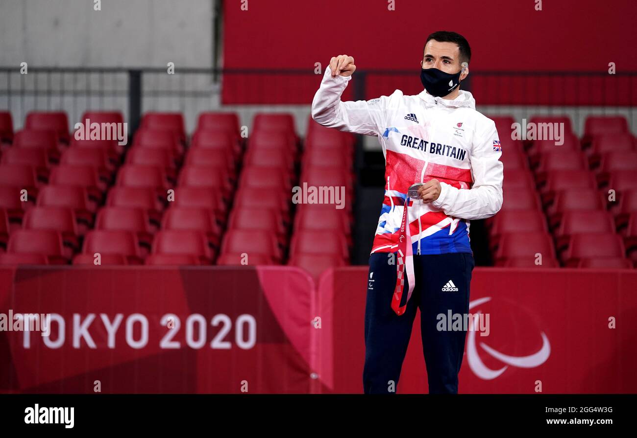 Great Britain's William Bayley poses with his silver medal after ...