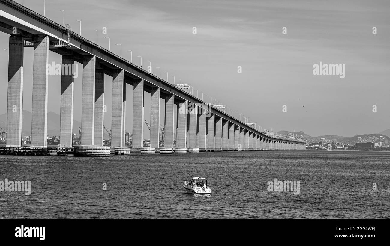 Presidente Costa e Silva Bridge, popularly known as the Rio-Niterói ...