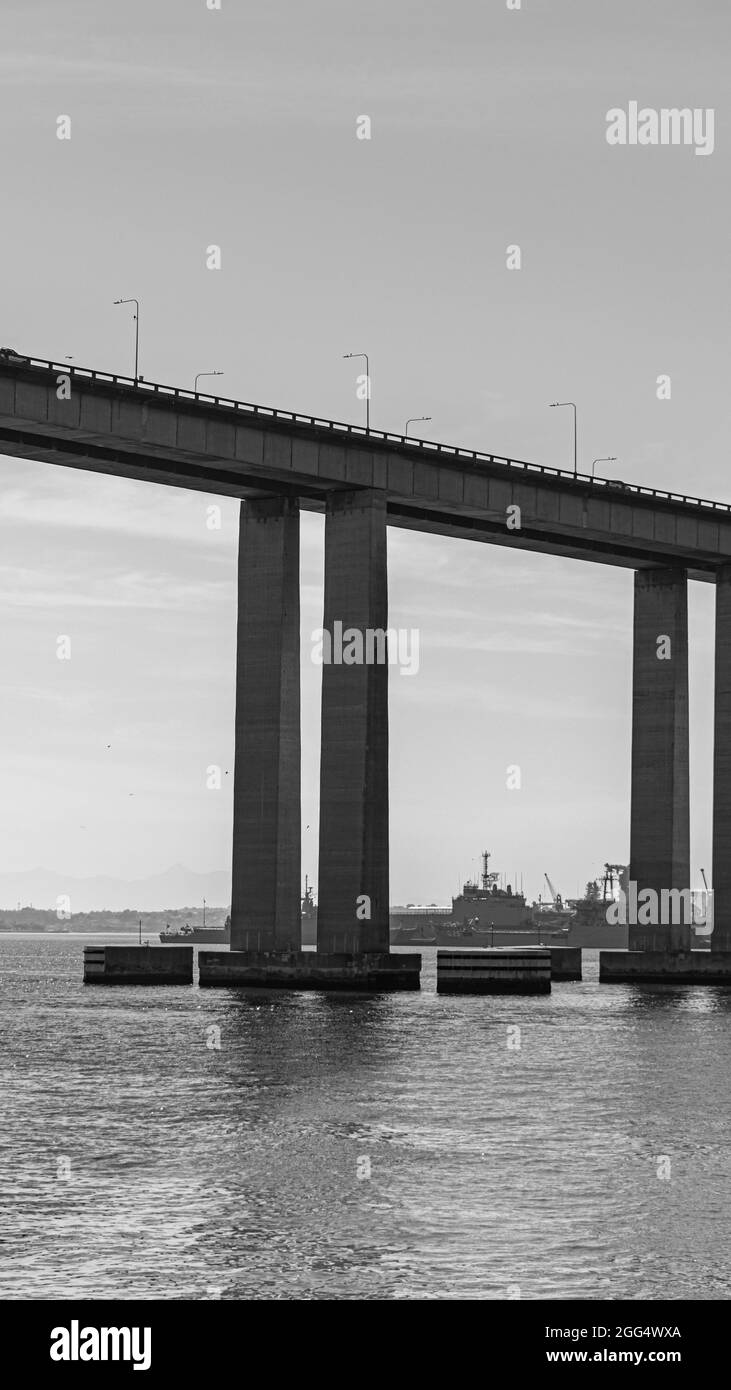 Presidente Costa e Silva Bridge, popularly known as the Rio-Niterói ...