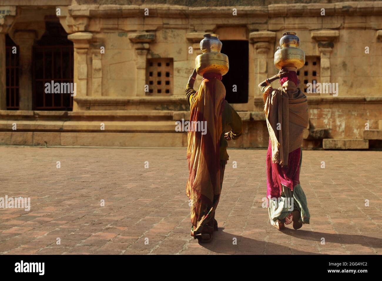 Indian girl wearing saree hi-res stock photography and images - Alamy