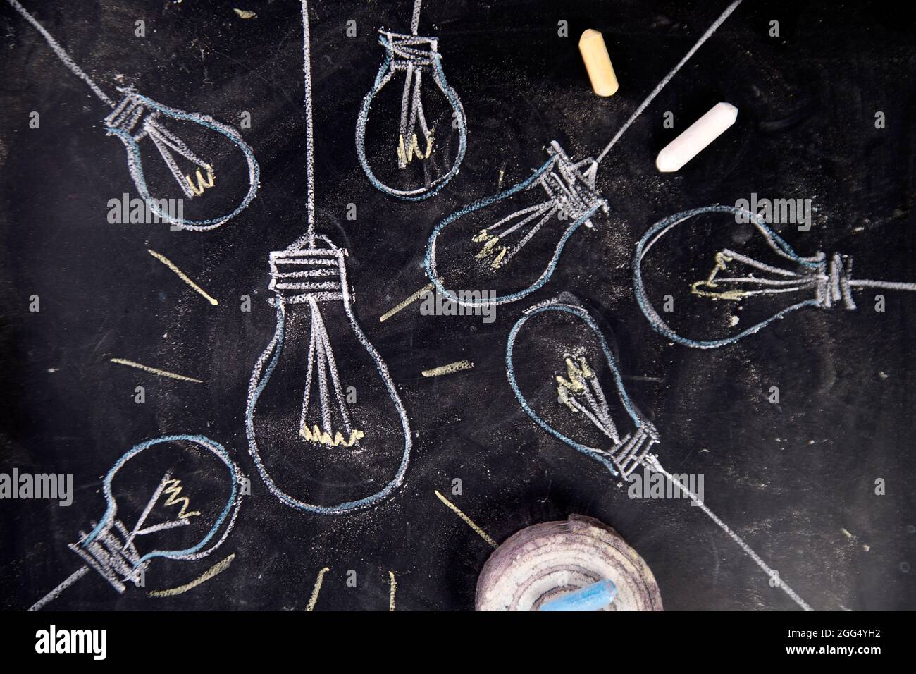 Drawing with chalk on the blackboard of some bulbs Stock Photo - Alamy