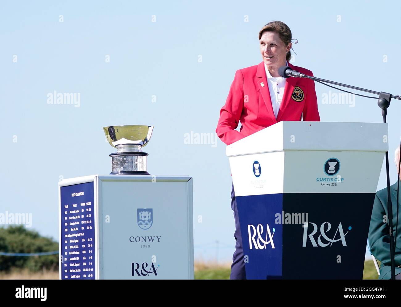 Team USA's Captain Sarah Ingram gives an acceptance speak after her ...