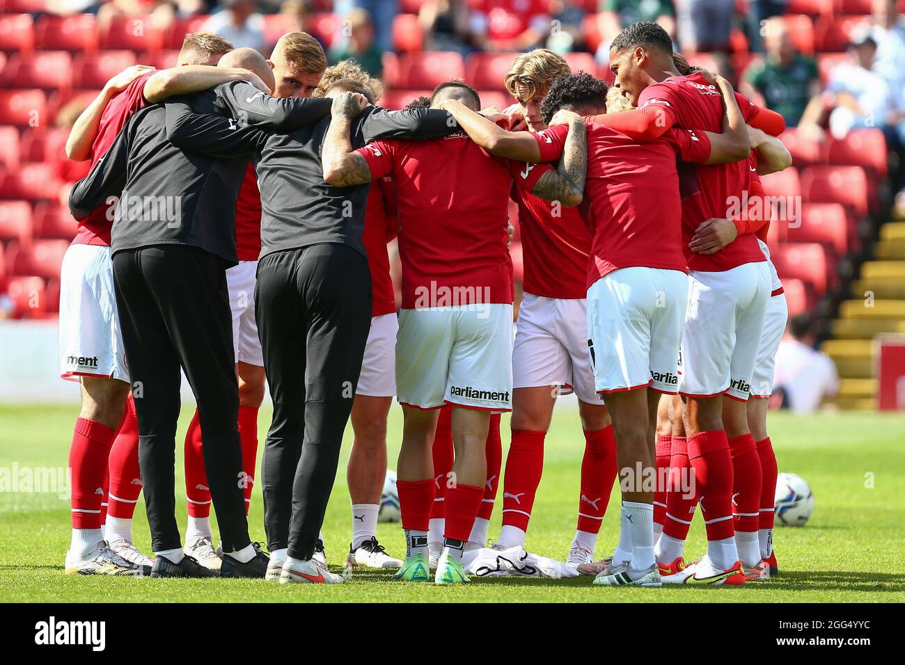 Barnsley team huddle pre match Stock Photo - Alamy