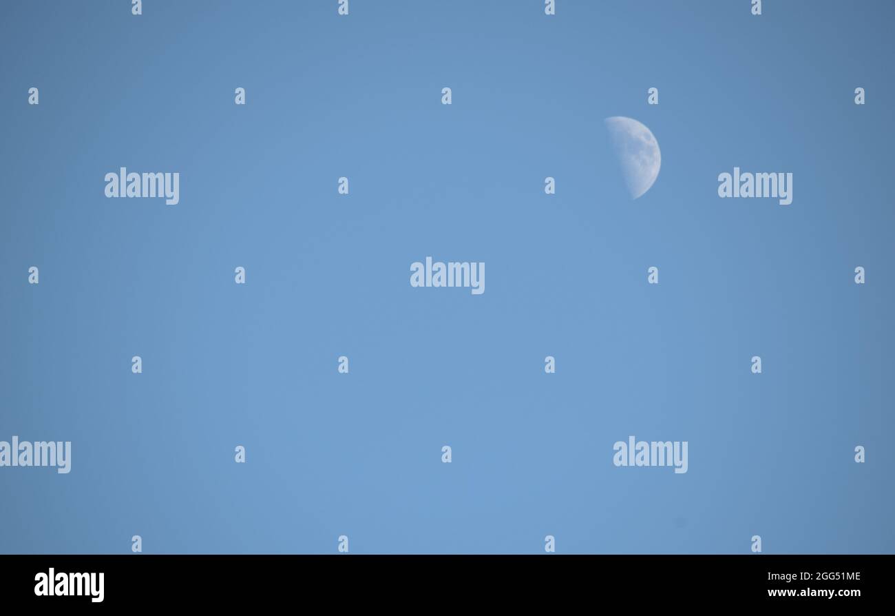 last quarter moon Stock Photo - Alamy