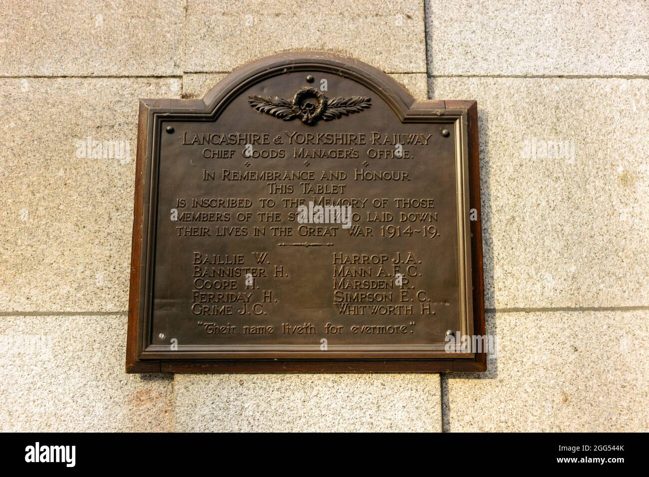 Memorial at manchester railway station hi-res stock photography and ...
