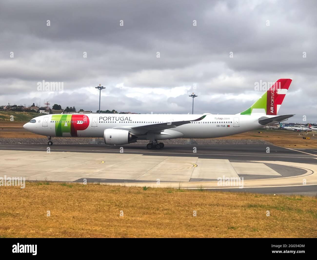 Tap air portugal logo hi-res stock photography and images - Alamy