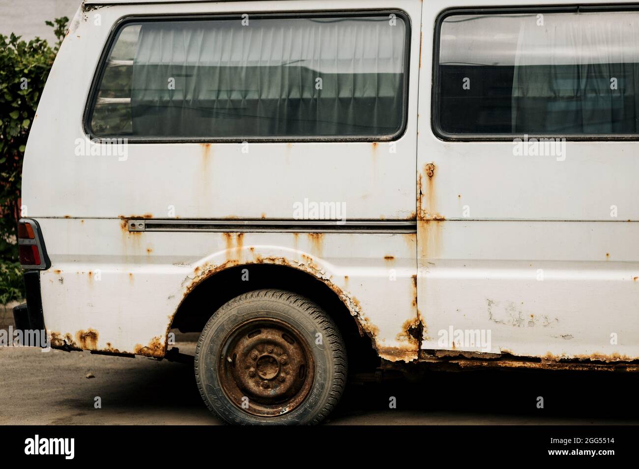 White minibus hi-res stock photography and images - Alamy