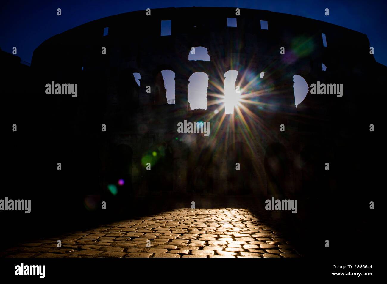 Colosseum rome shade hi-res stock photography and images - Alamy